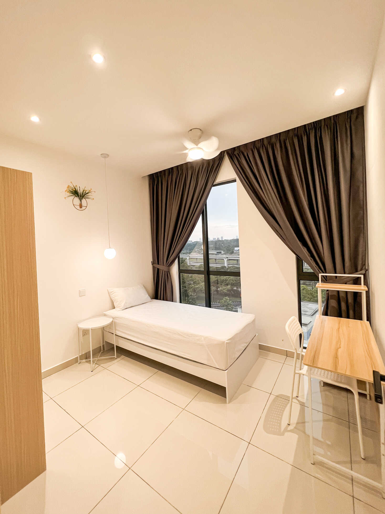 Rent Medium Room + Utilities, WiFi @ Chan Sow Lin (Beside Wisma Trax ...