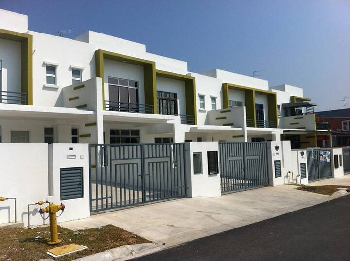Rent double storey terrace with Zero Deposit - 4 room Landed for rent ...