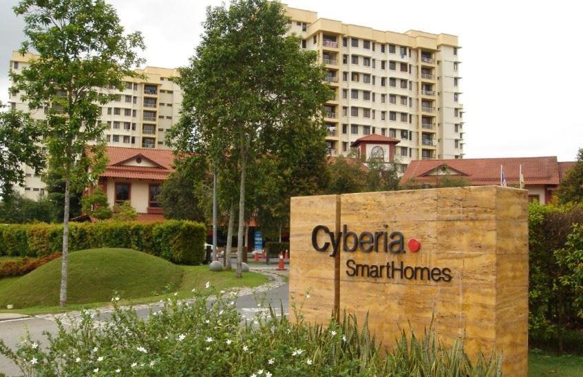 Rent Cyberia Smarthomes, Cyberjaya with Zero Deposit - 3 room Highrise for rent in Cyberjaya ...