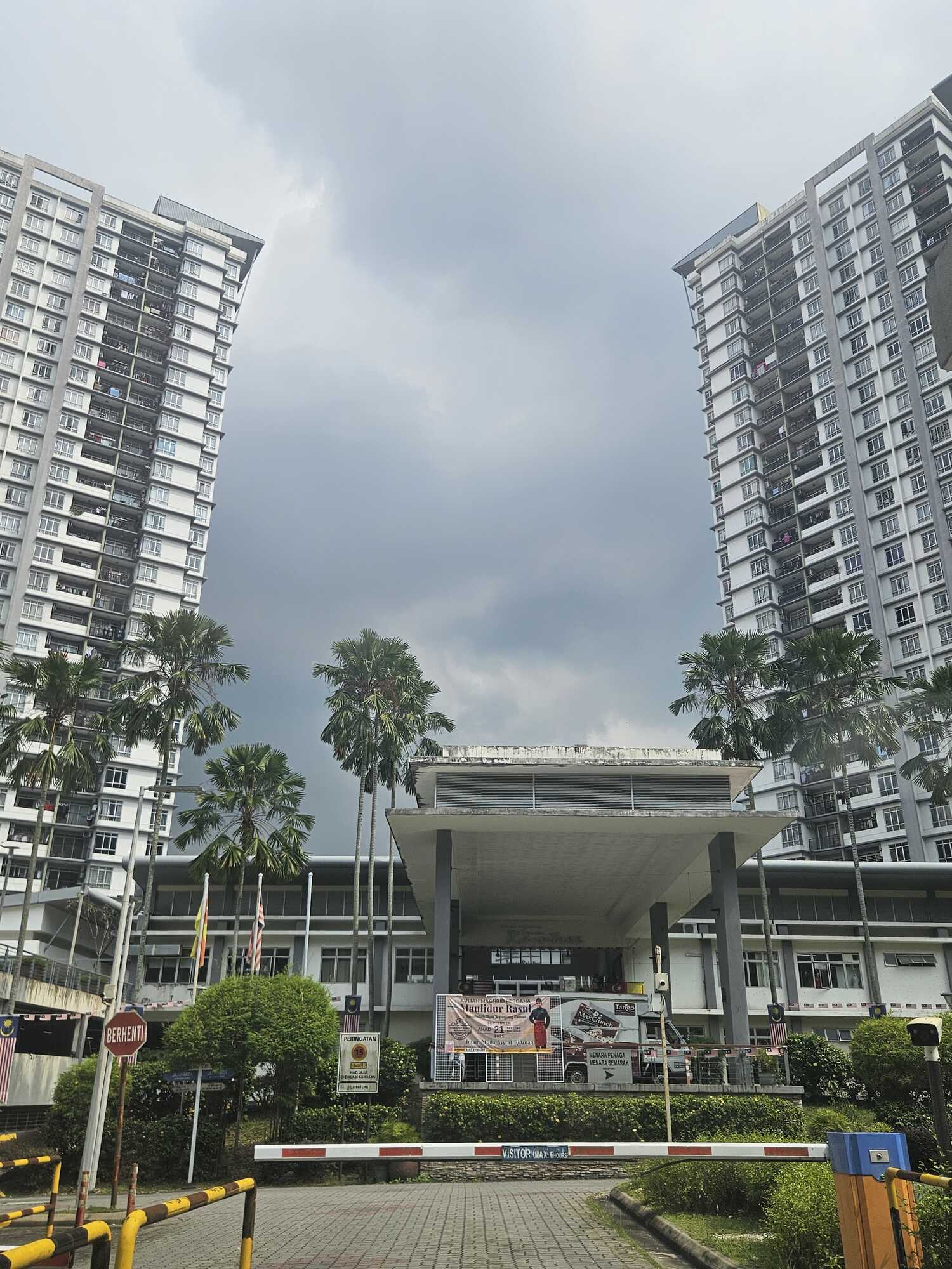 Rent Menara Semarak, Taman Raintree with Zero Deposit - 3 room Highrise ...