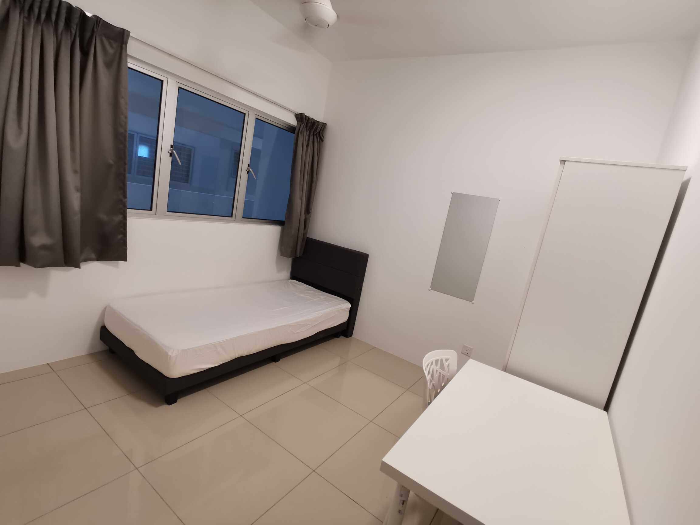 Rent Platinum Splendor Residensi Semarak with Zero Deposit - Room for ...