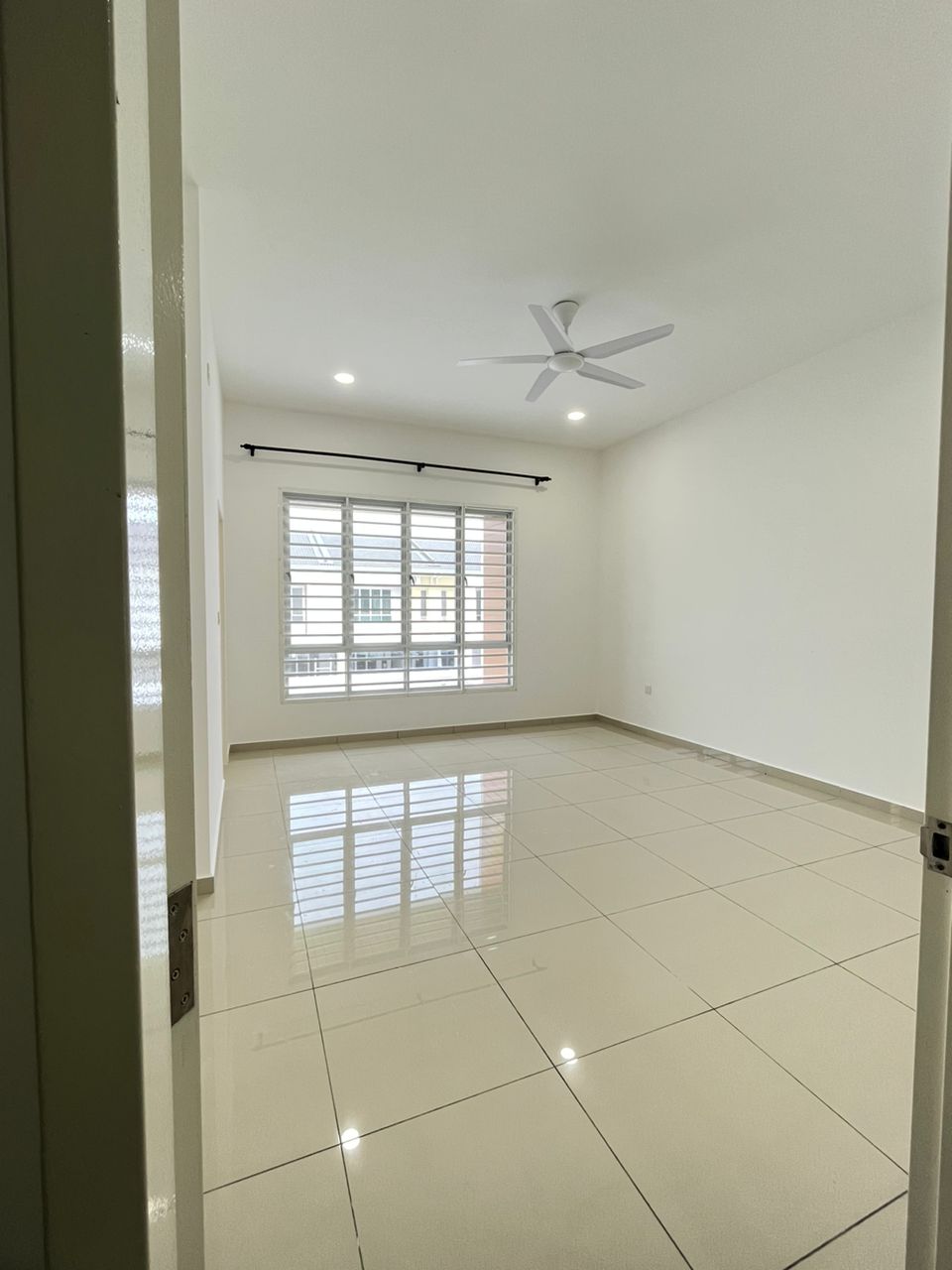 Rent Laman Sendayan Delia, Seremban with Zero Deposit - 4 room Landed ...