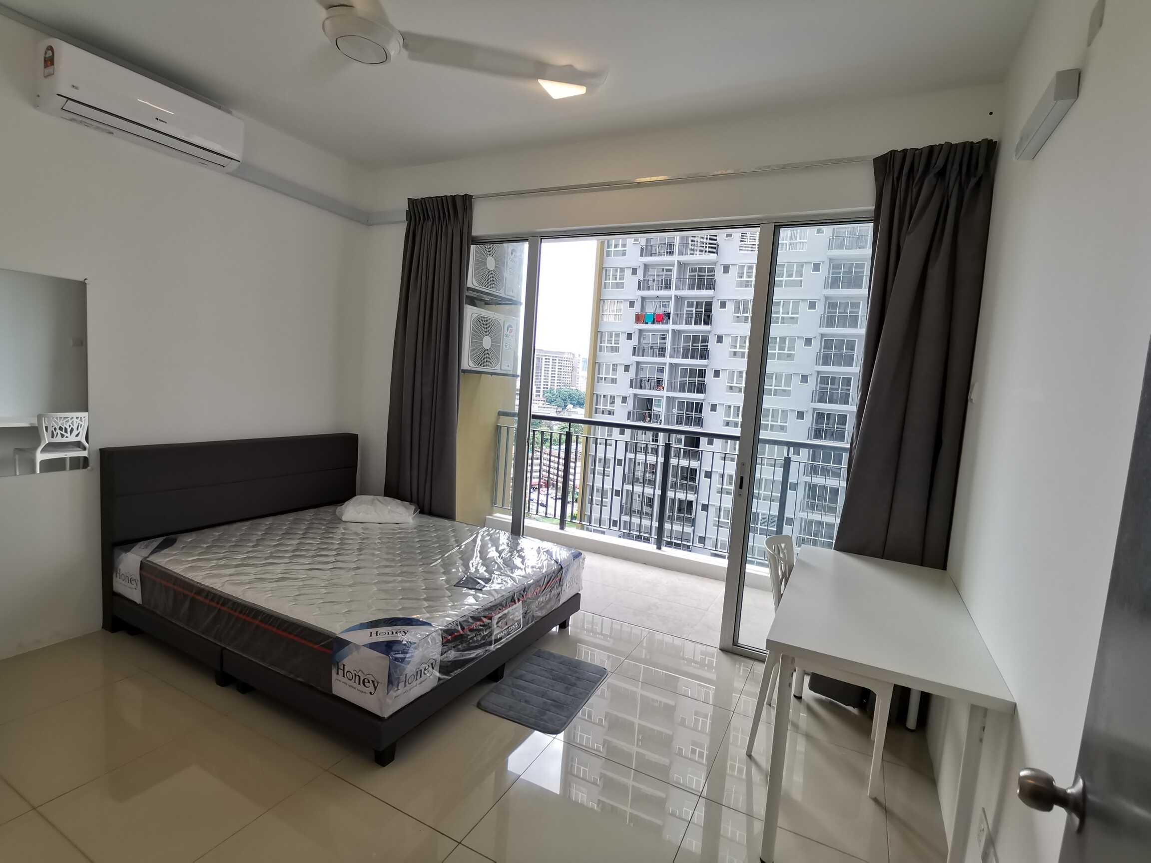 Rent Platinum Splendor Residensi Semarak with Zero Deposit - Room for ...